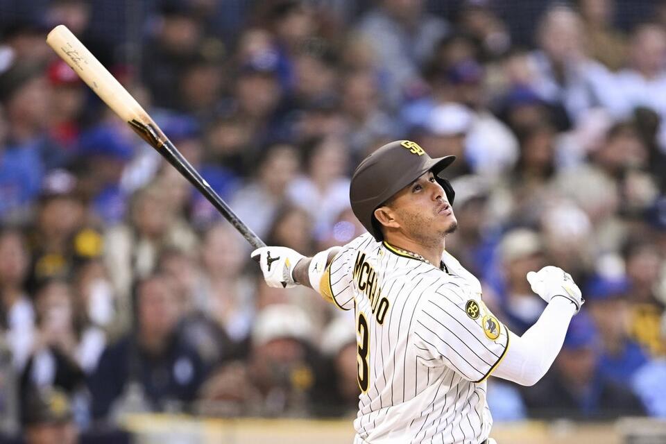 Padres' Manny Machado 'fine' after leaving game with leg ailment ...