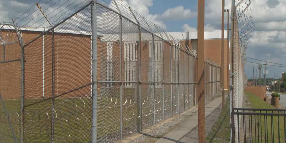 Bibb County inmate found unresponsive in cell died by suicide, coroner ...