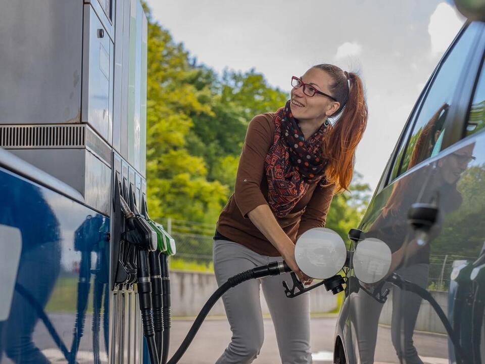 Gas price keep falling across the region