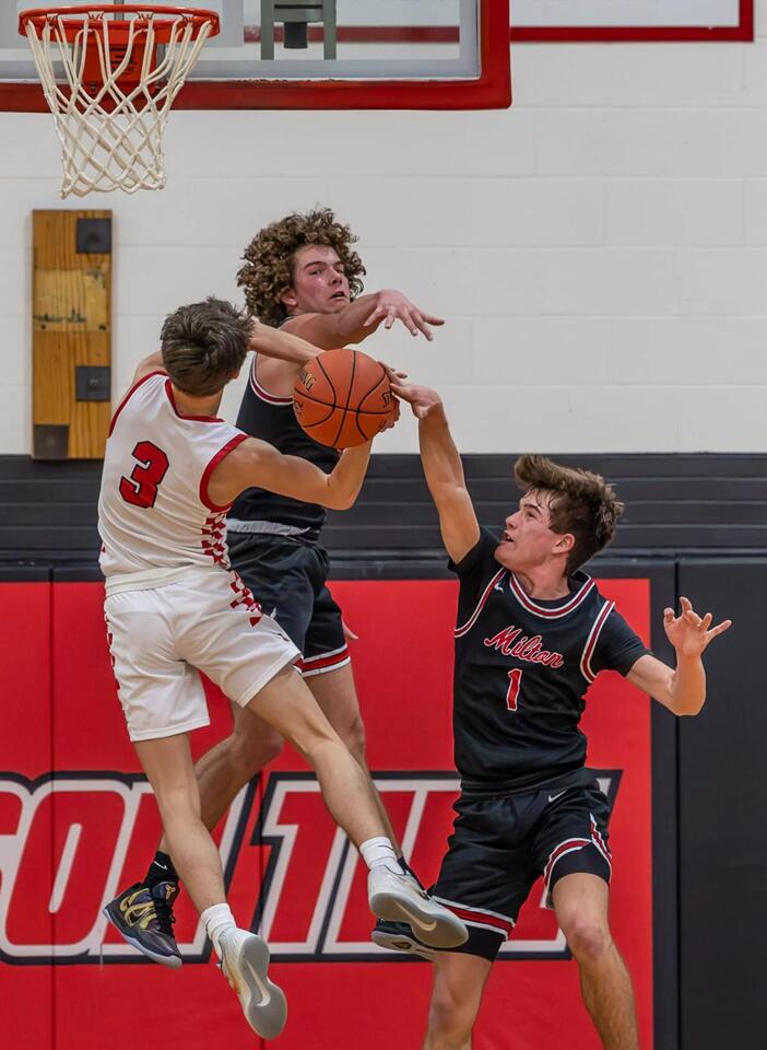 Milton boys leave Edgerton with rugged road victory - NewsBreak