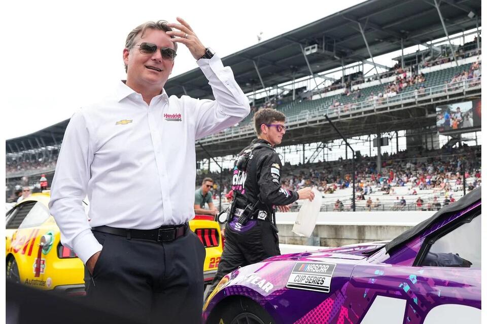 Jeff Gordon Makes Shocking NASCAR Racing Return in 2026 - NewsBreak