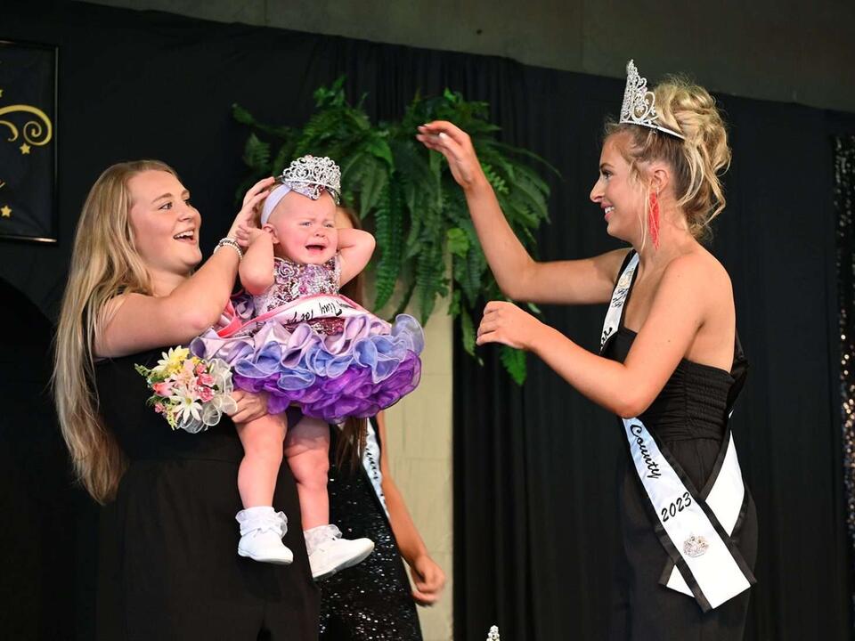 Laklen Carson wins crowned Tiny Tot Jr. at Scott County Fair