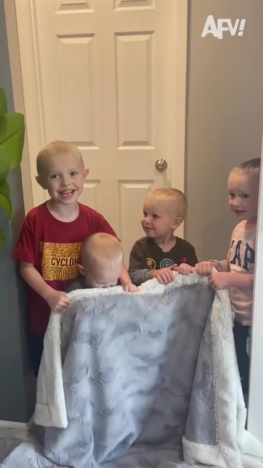 Even the blanket disappeared magic family fail funny siblings brothers ...