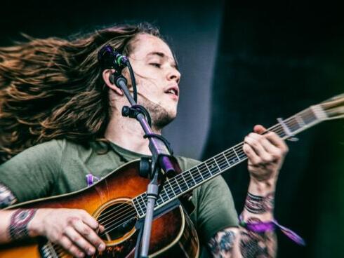 Billy Strings Joins Zach Bryan During Buckeye Country Superfest