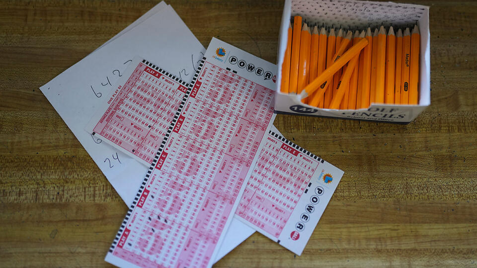 Powerball at $930 million, seventh-largest in game history; next draw ...
