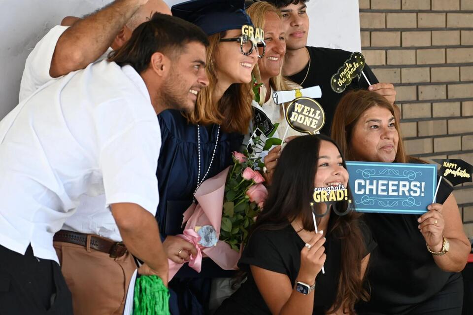 SCF-Venice holds first on-campus graduation - NewsBreak
