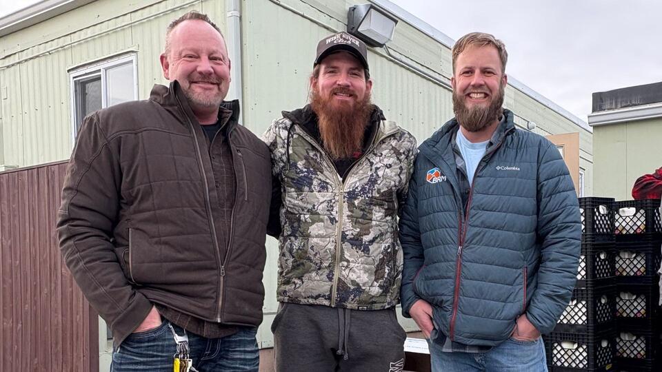 Tim Montana, Ken Haines feed hundreds on Thanksgiving - NewsBreak