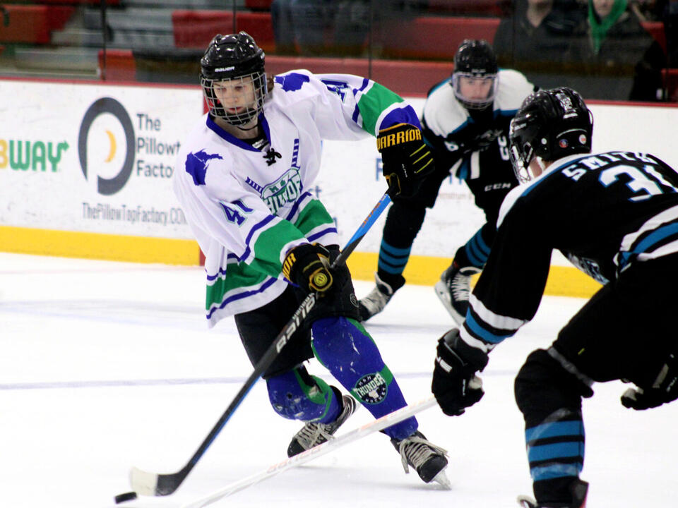 Thunder high schoolers sweep Soo; Squirt B squad wins 'Breakaway Classic'