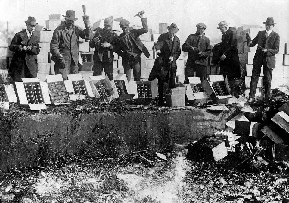 The 1920s federal program that deliberately poisoned alcohol and killed ...