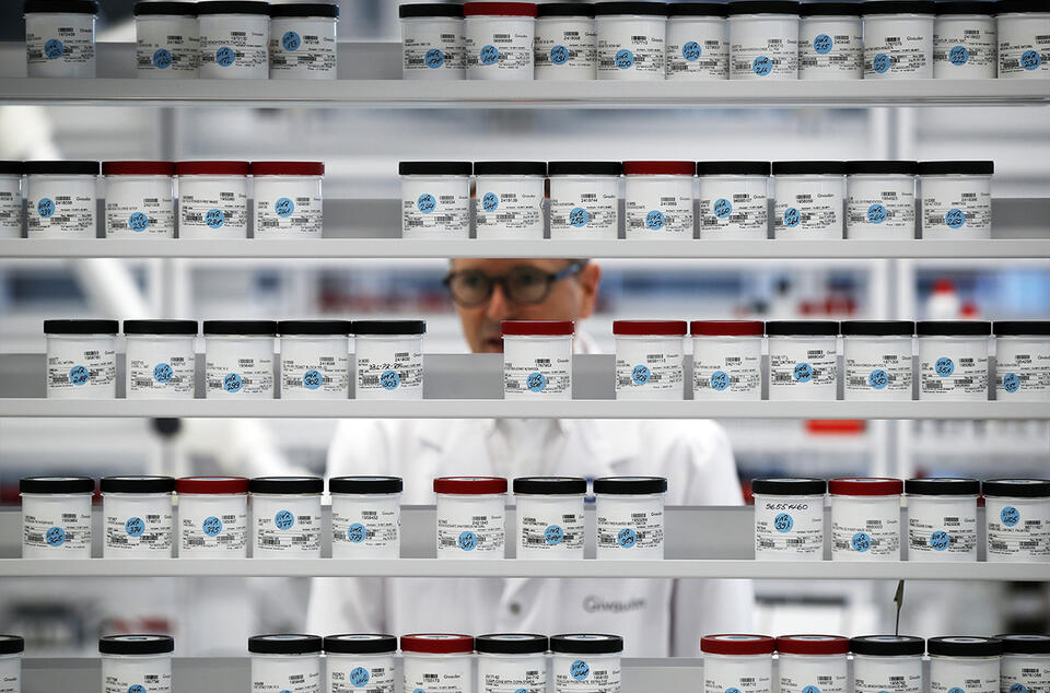 Perfume scientists tweak cells into having ‘sense of smell’ - NewsBreak