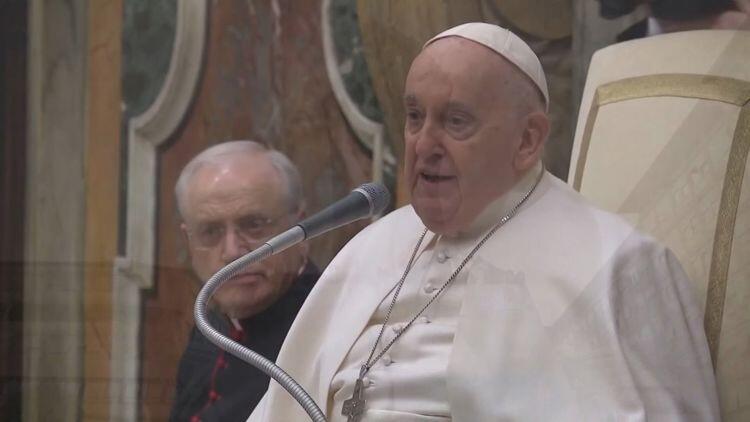 Pope Francis suffers new breathing crises, is back on noninvasive ...