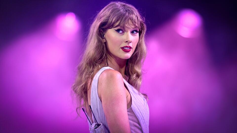 Unverified Video Claims Taylor Swift Took a 40-Second Flight - NewsBreak
