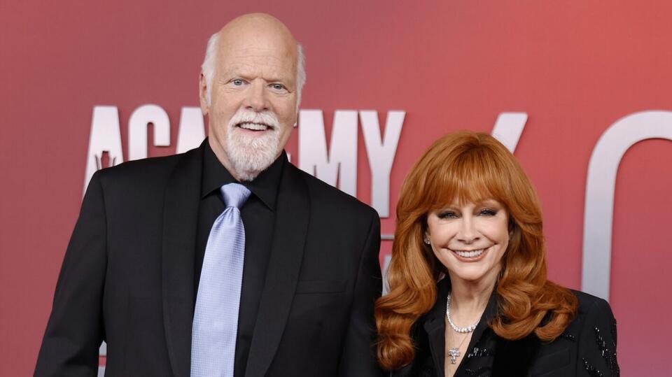 Reba McEntire & Rex Linn Share New Wedding Update - NewsBreak