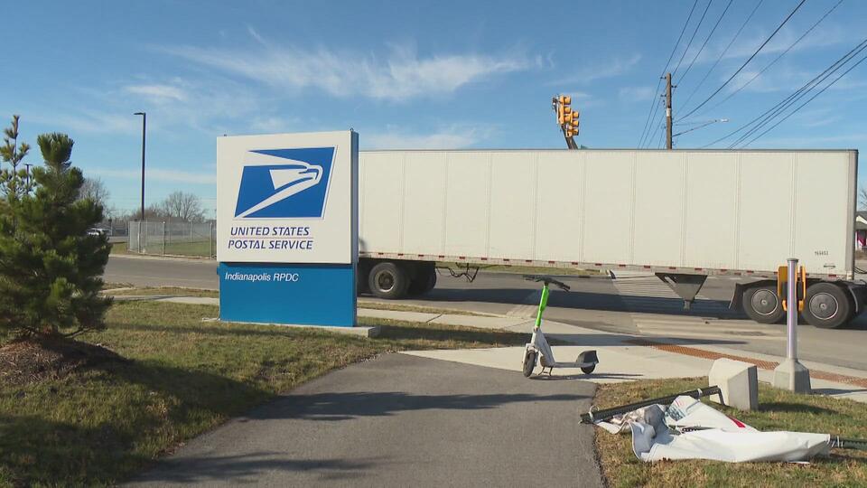 'Bad planning, lack of management and understaffing' | USPS shipping ...