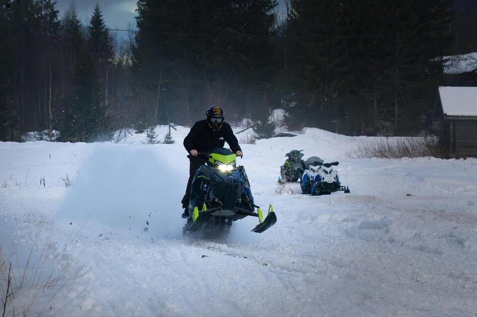 Help Needed in New York: Snow-Covered Stop Signs on Trails - NewsBreak