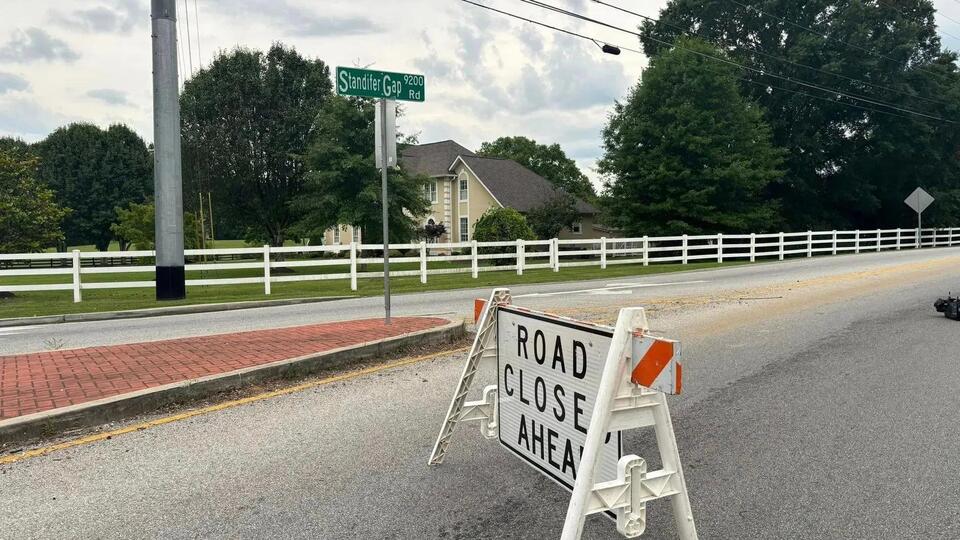 Portion of Standifer Gap Road shut down due to hydraulic fluid spill ...