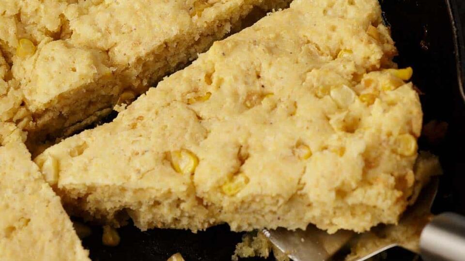 This Cornbread Smells So Good It Brings Folks to the Kitchen - NewsBreak