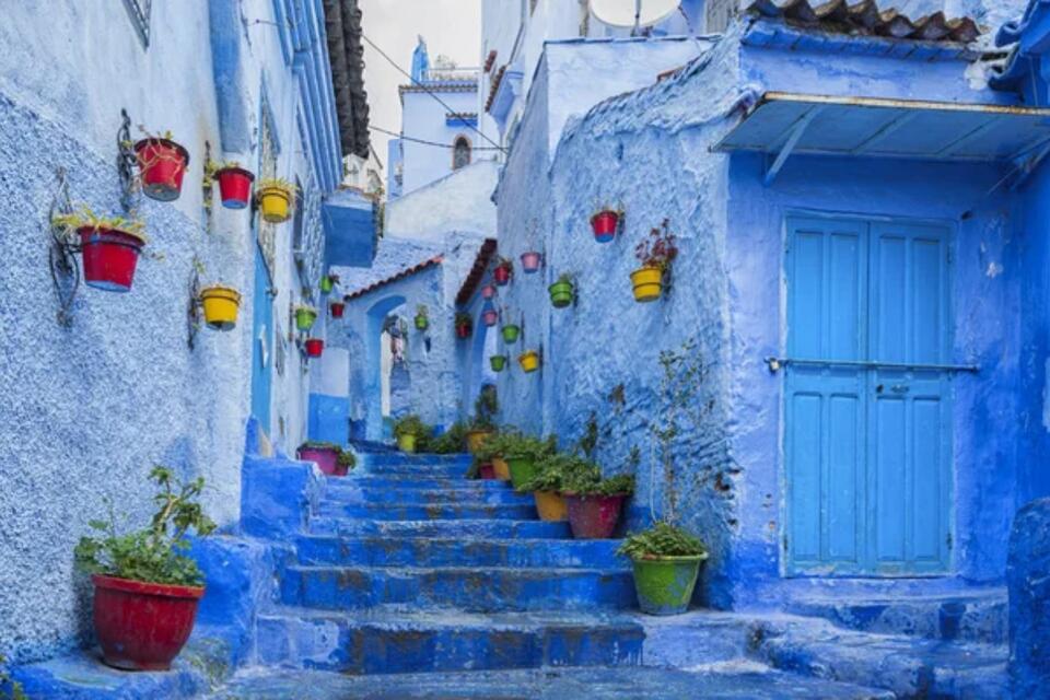 15 Places That Are Completely Blue (From Santorini to Morocco & Beyond ...