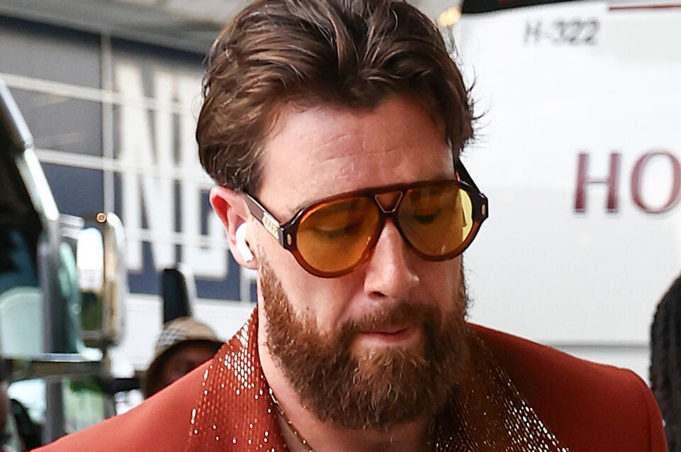 Travis Kelce Rolled Up To The Super Bowl With A Funky Fit, And People ...