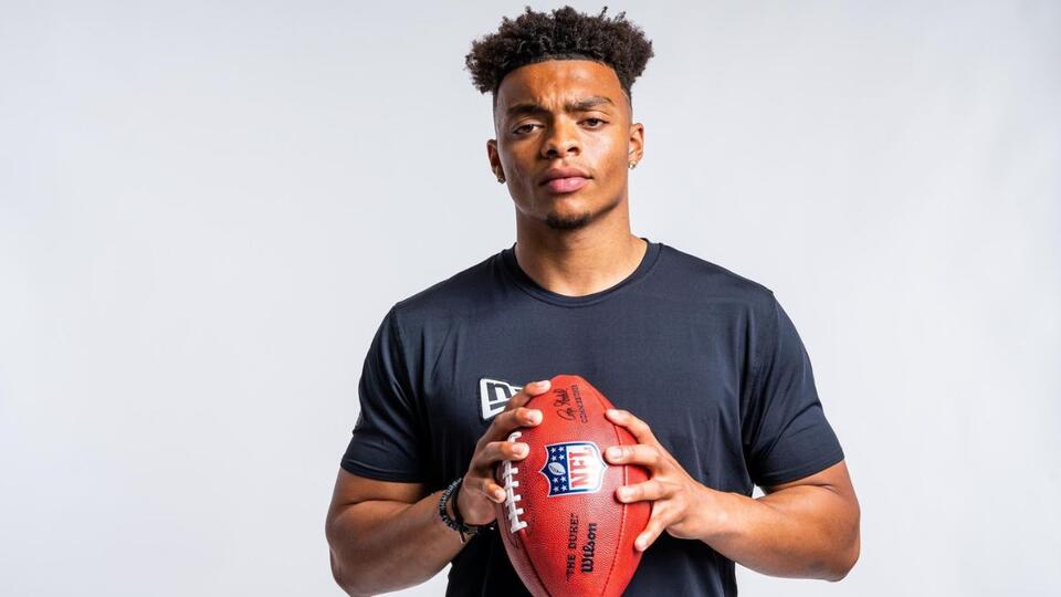 Bears Trade Justin Fields to Steelers, Set to Draft His Successor in ...