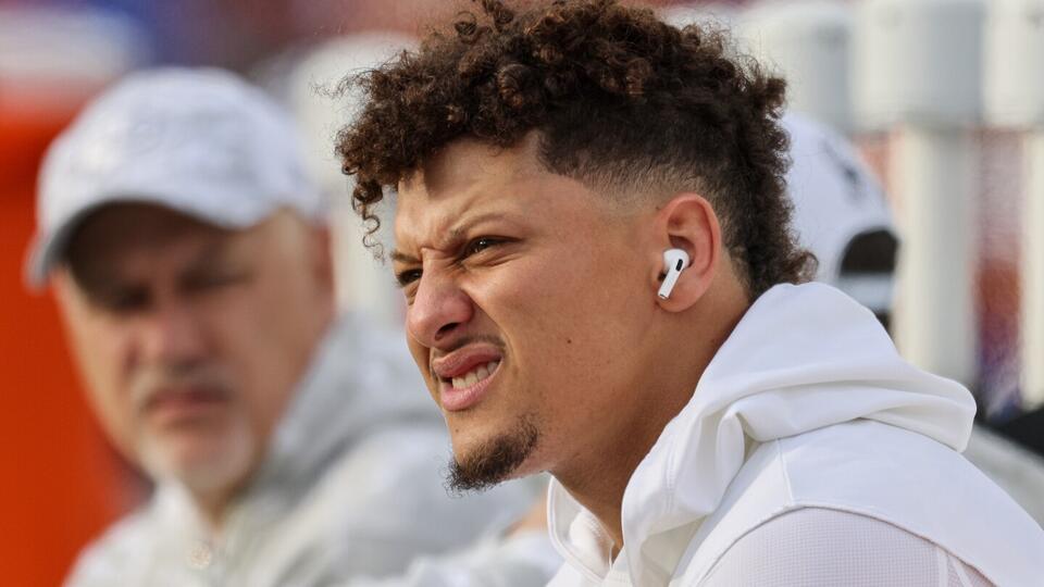 Patrick Mahomes fined $14,069 for violent gesture - NewsBreak