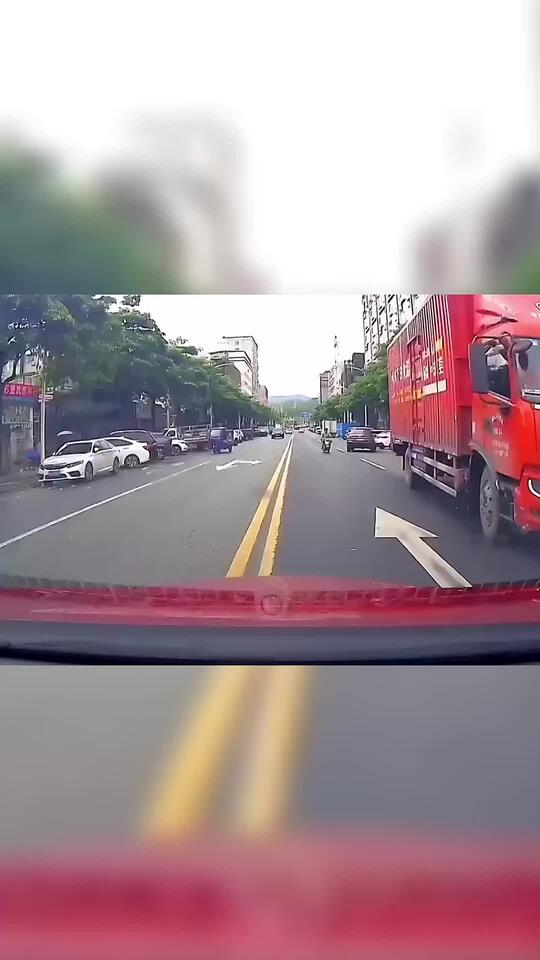 Making a U-Turn Gone Wrong dashcam driver road - NewsBreak