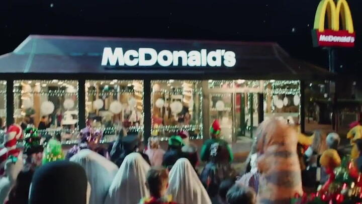 McDonalds introduces new dress code so staff can ‘create a personalised ...