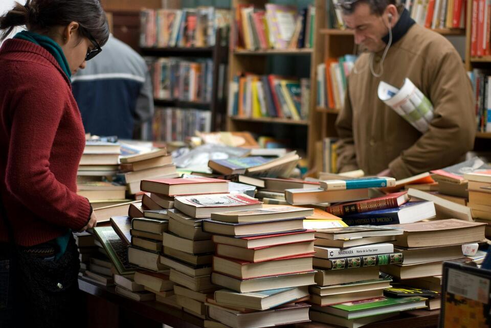 Print Book Sales Dipped 0.9% in First Nine Months of 2025 - NewsBreak
