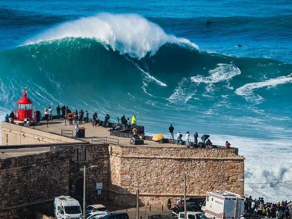 The Record-Breaking Reason This Beach In Portugal Is One Of The World's ...