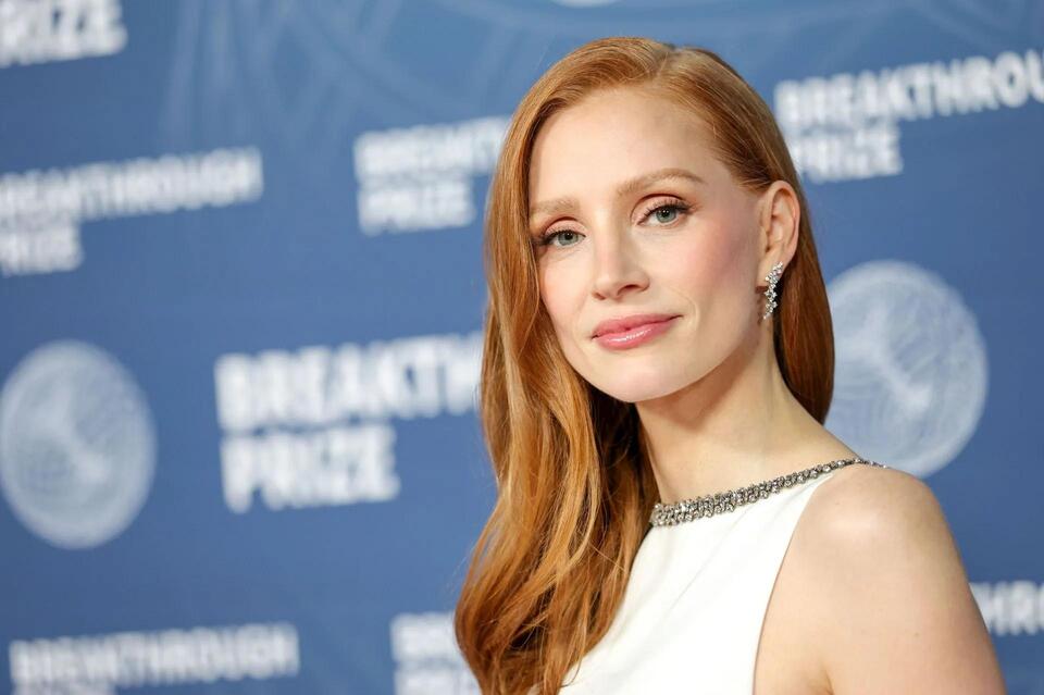 Jessica Chastain is looking mysterious in the first look for new Apple ...