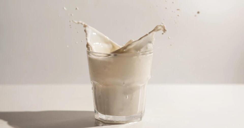 The Top 2 Healthiest Milk Options With the Most Protein and Calcium ...
