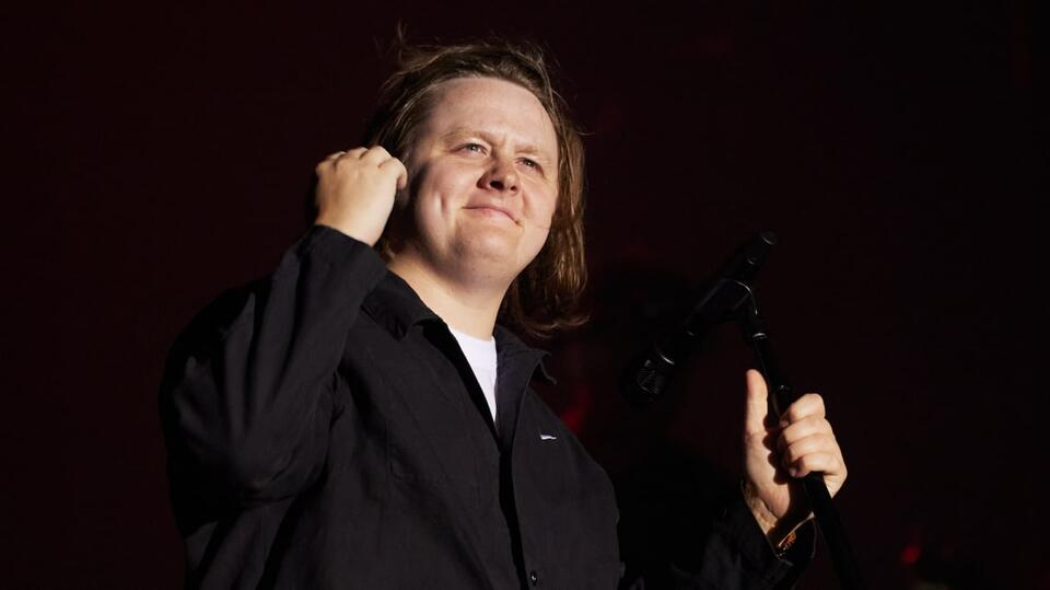 Singer Lewis Capaldi: I Have Tourette’s, Not a Coke Problem - NewsBreak