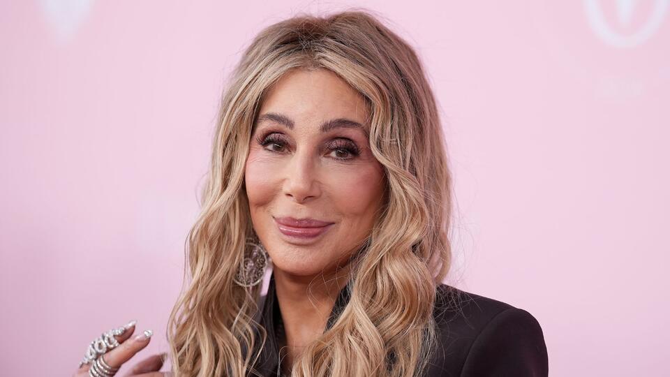 Cher's living room is a lesson in styling unique statement pieces – it ...