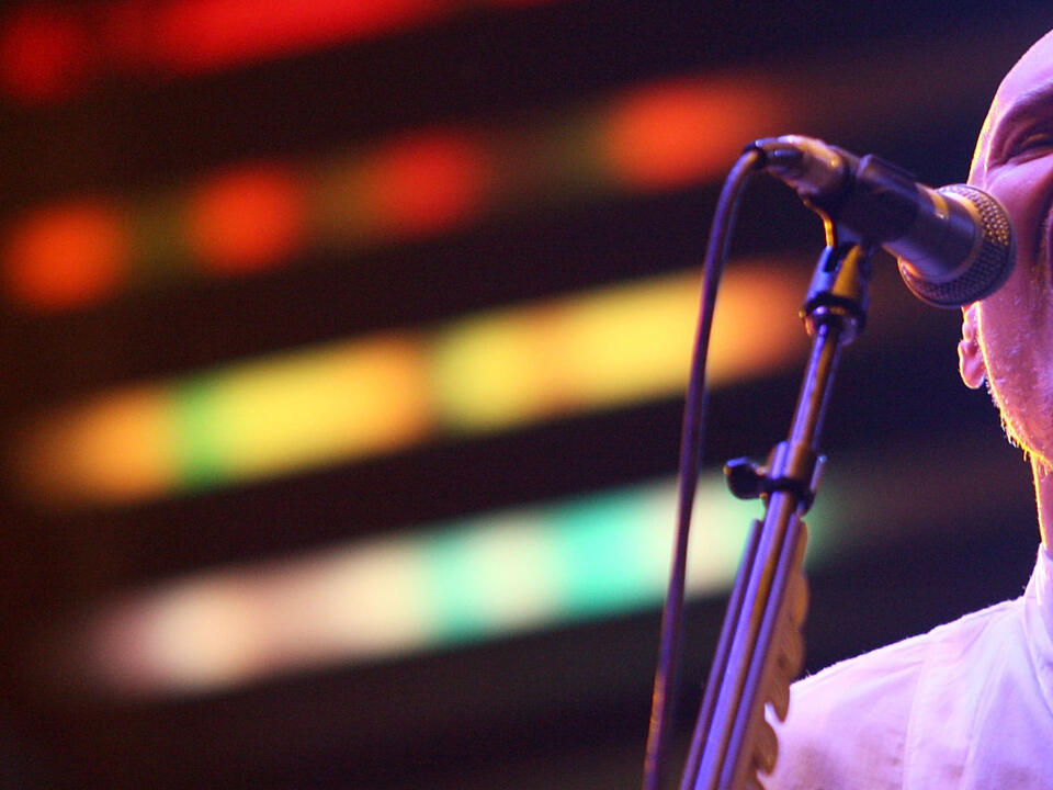 10 Alternative Rock Songs From the 90s That Slipped Through the Cracks