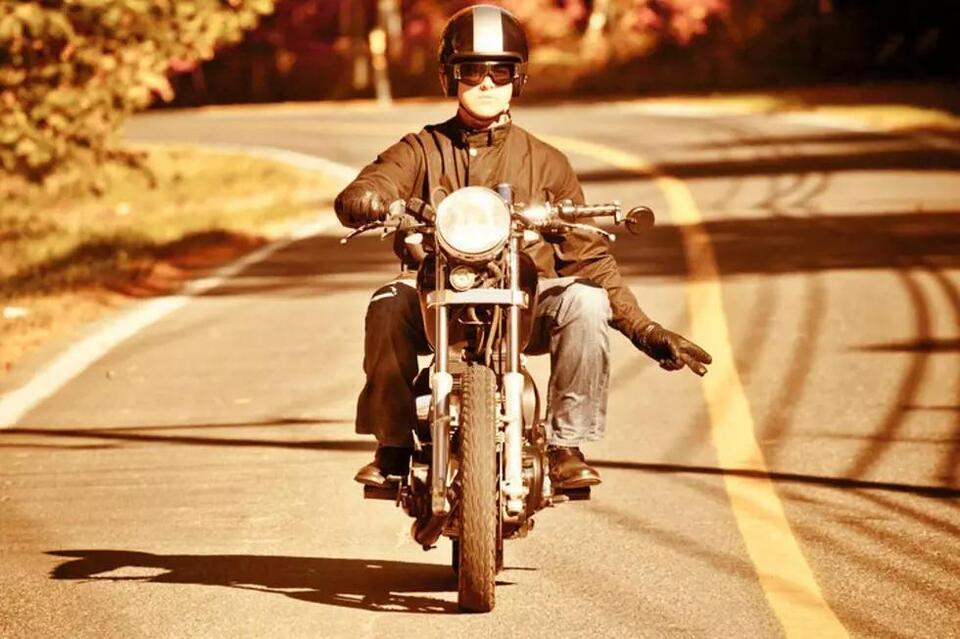 The Four Different Biker Waves and What They Mean - NewsBreak