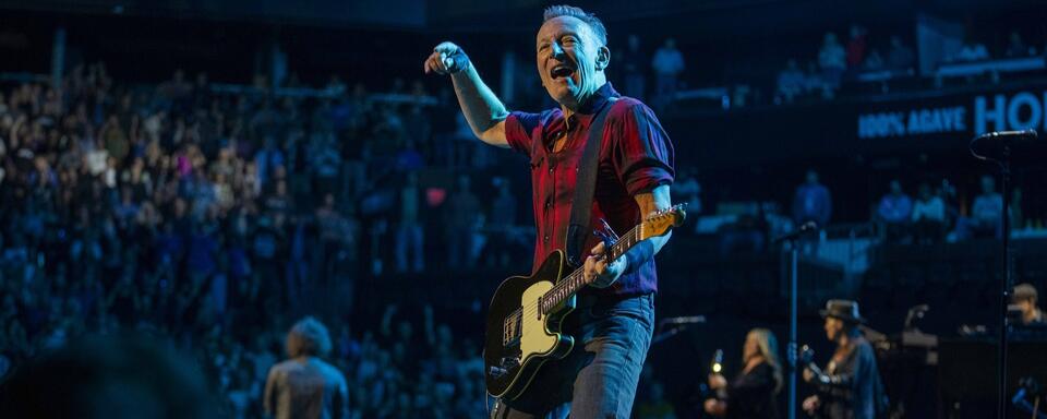 Watch Bruce Springsteen Channel Elvis Presley During Las Vegas ...