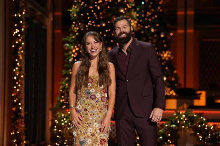 CMA Country Christmas to be Hosted by Lauren Daigle and Jordan Davis ...