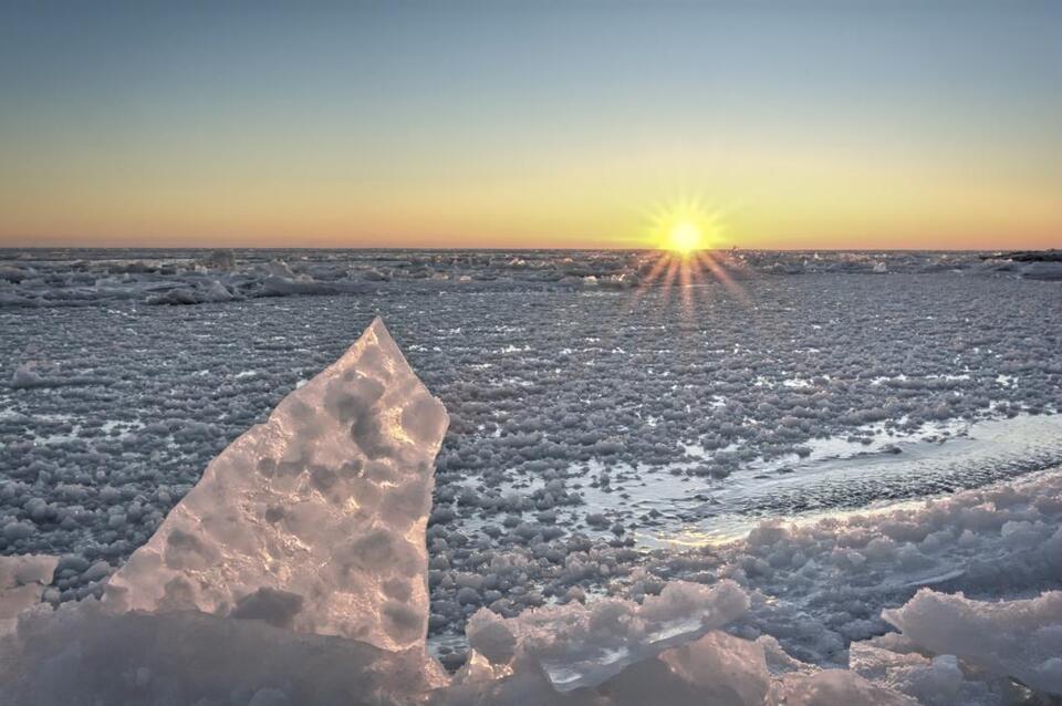 Massive Seiche on Lake Erie Reveals Hidden Treasures - NewsBreak