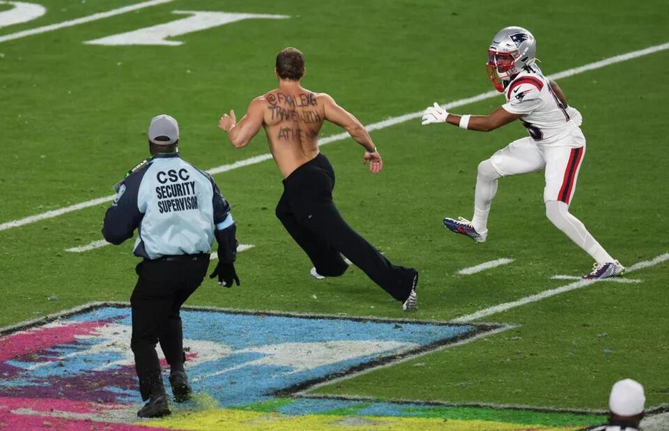 There Was A Streaker During The Super Bowl - NewsBreak