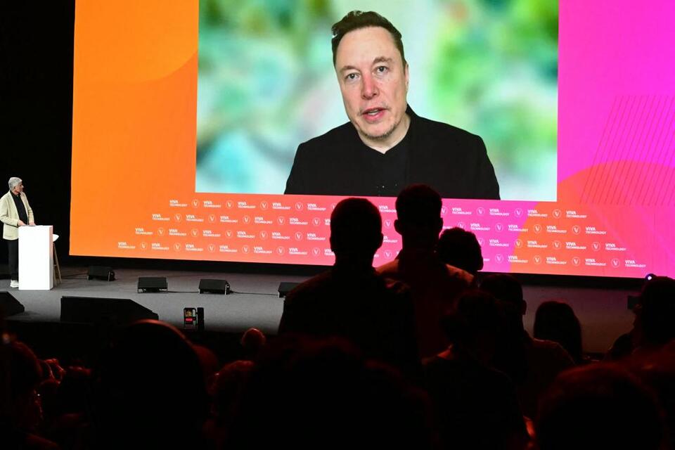 Elon Musk expects AI will replace all human jobs, lead to ‘universal ...