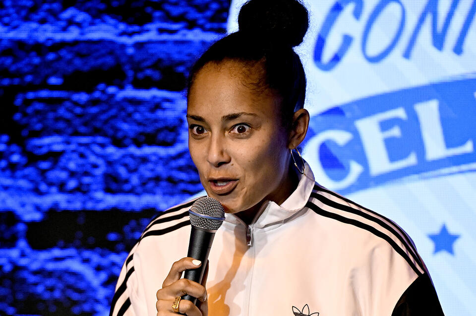 Here's What "Insecure" Actor Amanda Seales Had To Say About Her Falling ...