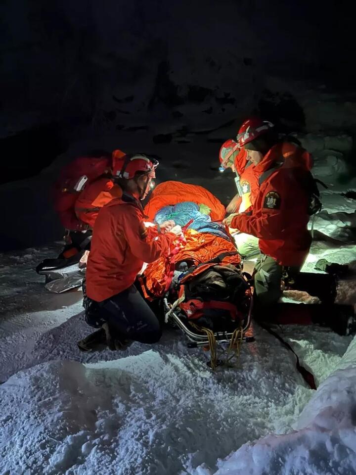 Forest Rangers Attend to Hikers in New York State Struck By Falling Ice ...