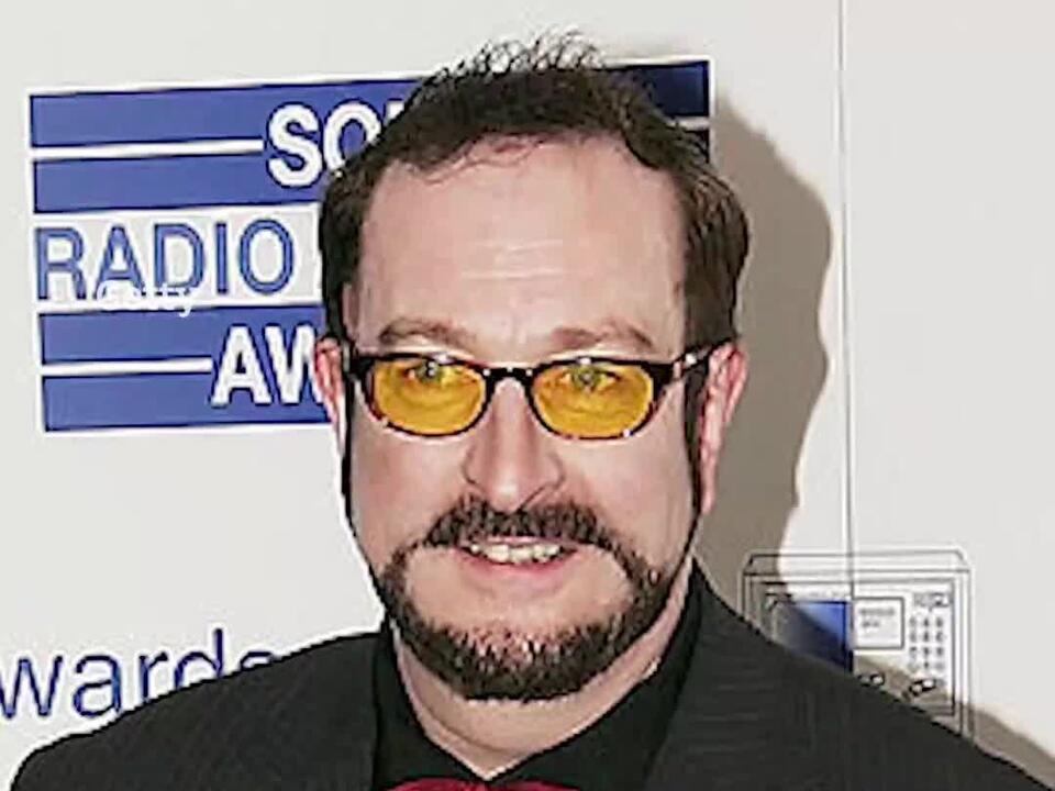 Steve Wright’s cause of death revealed as ruptured stomach ulcer after ...