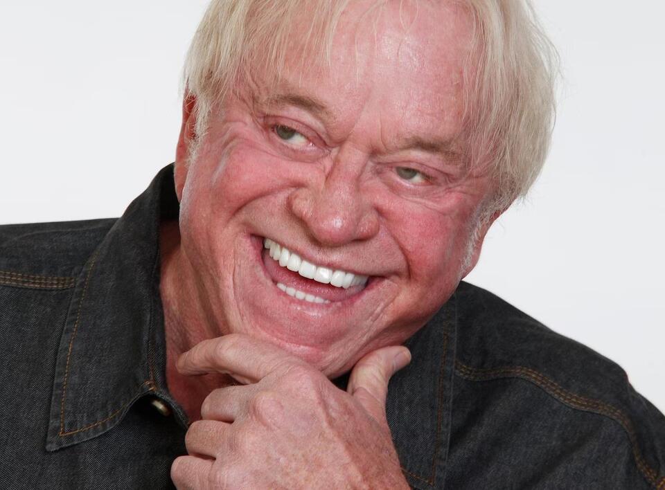 Comedy legend dead at 78 of cardiac complications - NewsBreak