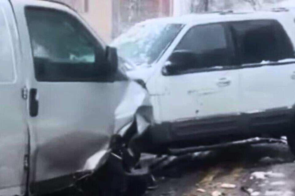 ICE chase through Newark streets ends in multi-car crash - NewsBreak