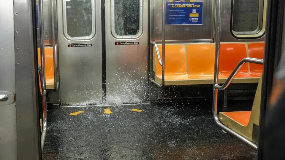 Dramatic videos show NYC subways and train stations flooding in ...