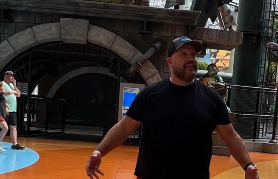 Did Kevin James get stood up by his date at the 2026 Super Bowl? Viral ...