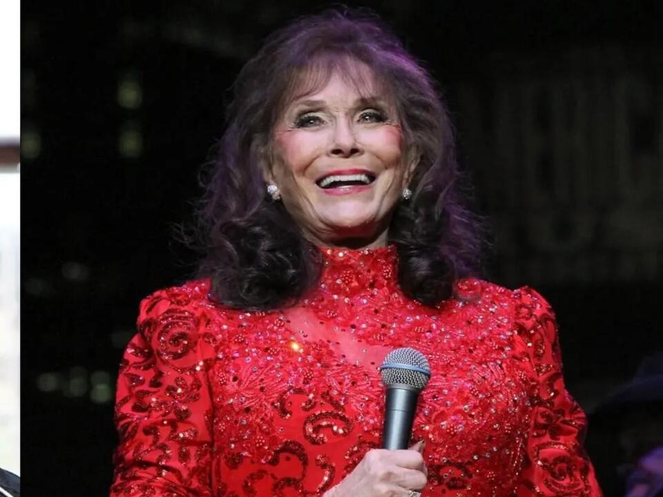 Full Circle: The Story Behind the First and Only Duet Between Loretta ...