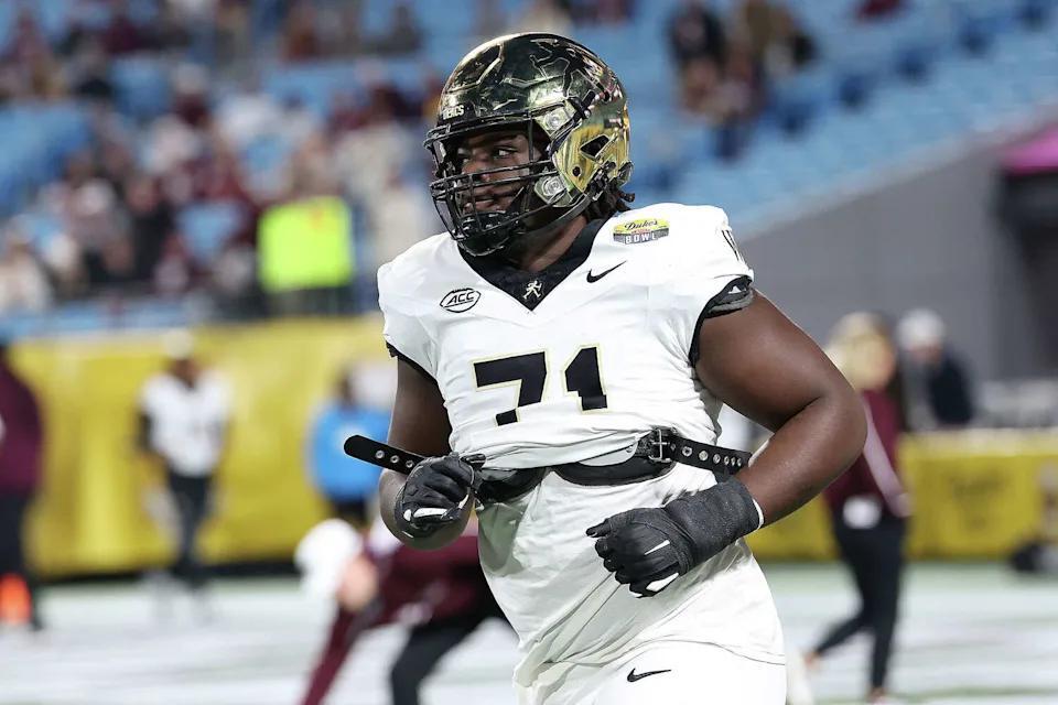 Texas Longhorns add third offensive lineman in transfer portal by ...