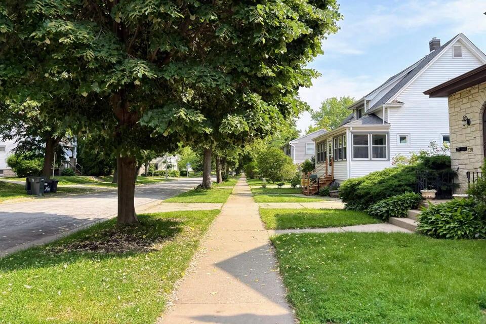 Homeowner fights back after HOA issues unreasonable demand: 'You would ...